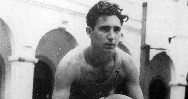daily timewaster: A 17-year-old Fidel Castro plays basketball at his ...