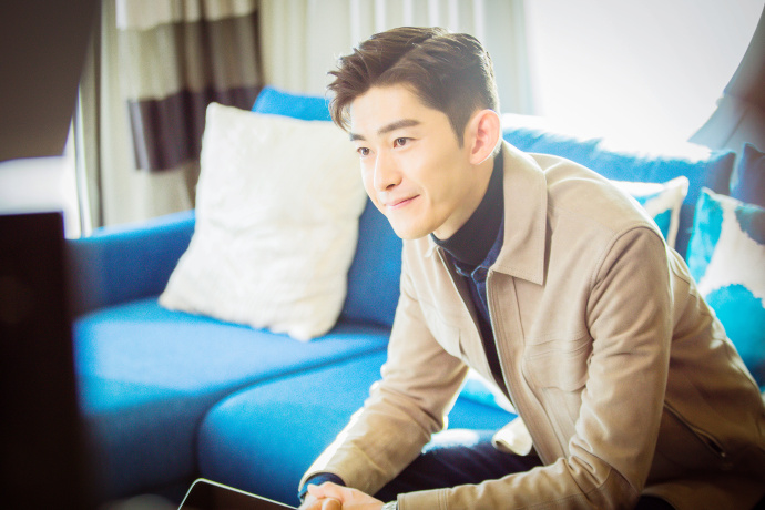 Zhang Han Looks Back at 10 Years in the Industry | DramaPanda