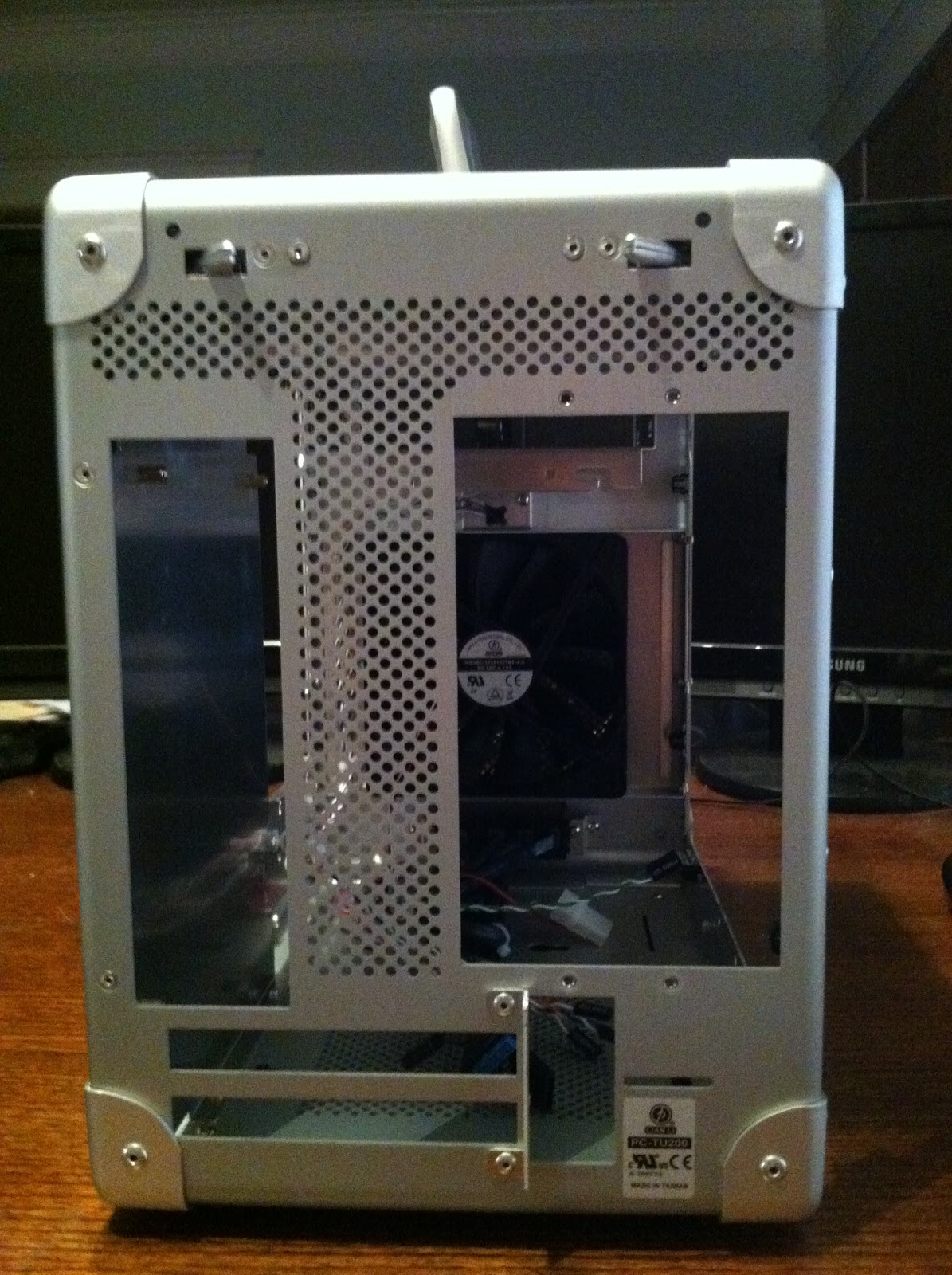 The Good Geek: Lian Li TU200 Build