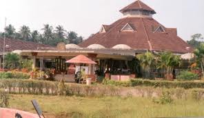 KERALA THE LAND OF RIVERS /FISHES WATERFALLS/ BEACH/ LAKE/ DAMS ...