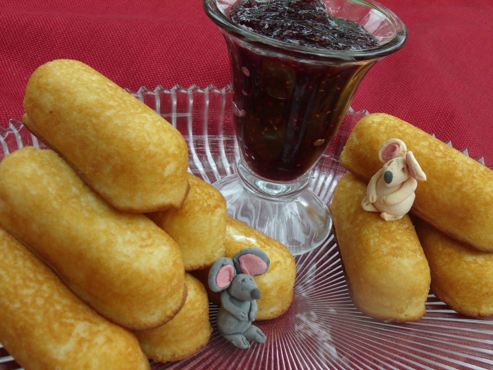 Seven Little Dandelions: Town Mouse, Country Mouse