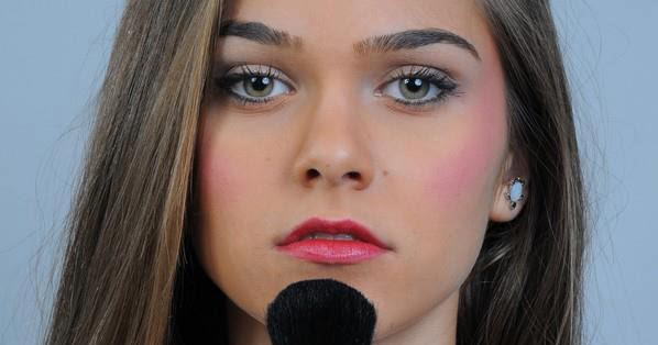 Biografia THEODORA DIACONU aka THEO ROSE iubita nepotului lui Nea Mărin ...