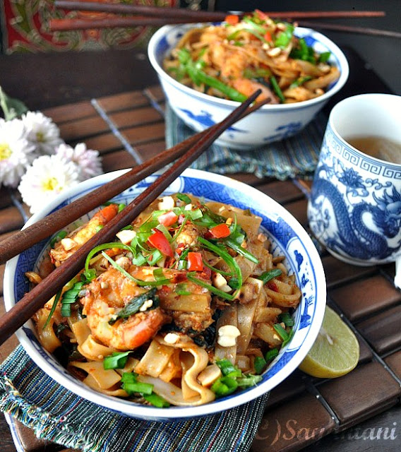 Char kway teow (Malaysian stir fried Flat rice noodles with shrimp) - A ...