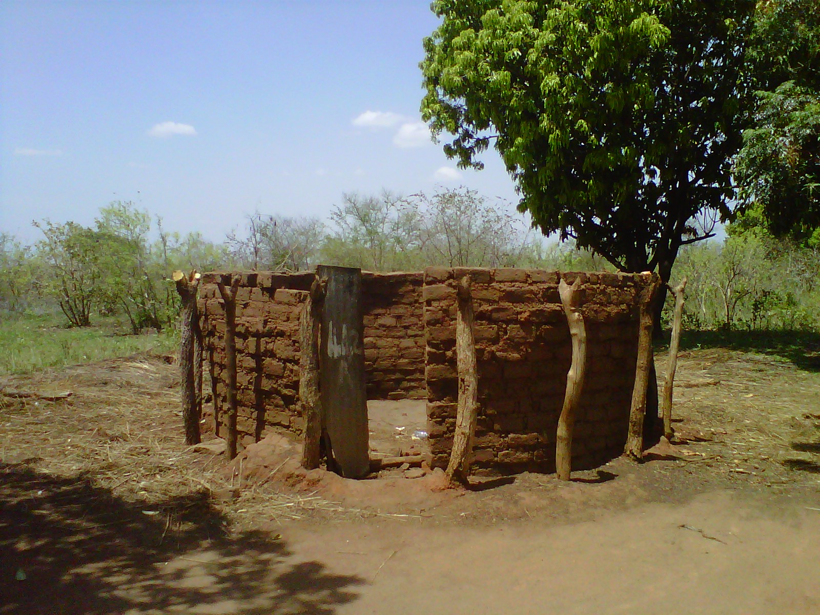 Building an Acholi House
