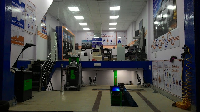 Ceat Shoppe Jodhpur - Suncity Distributors: Overview of the showroom