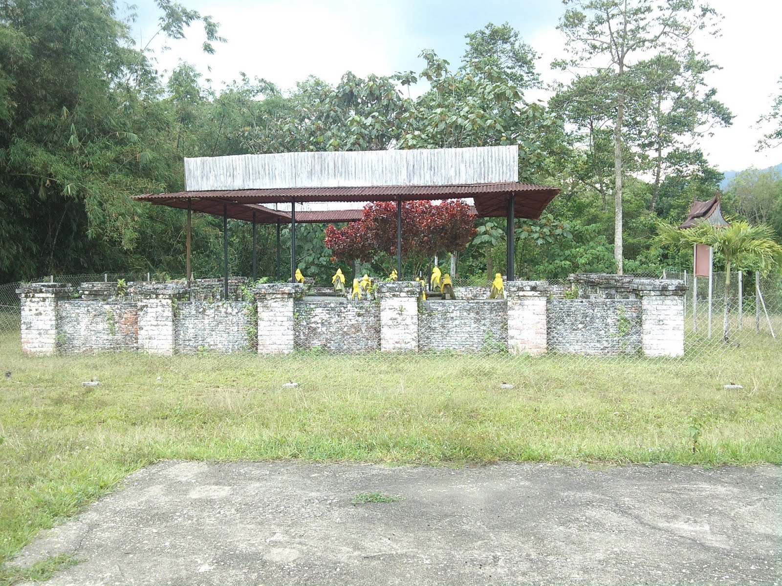 Bermesra Dengan Kebenaran Mutlak: Ke Kota & Makam Long Jaafar (Mac 2011)