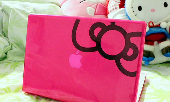 Pink apple laptop computer | nineimages