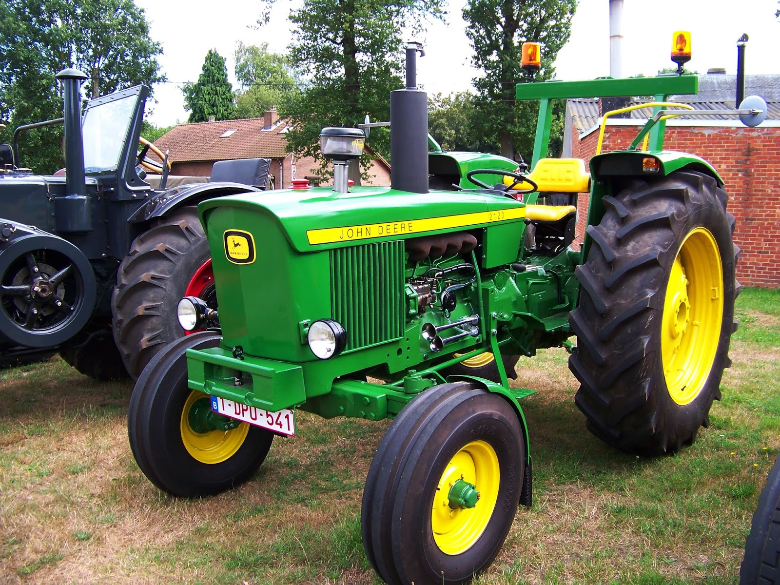 MOTORCYCLE 74: Classic tractors
