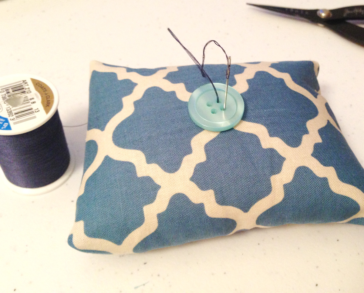 Samantha Walker's Imaginary World: Push Pin Pillow Tutorial by Diana