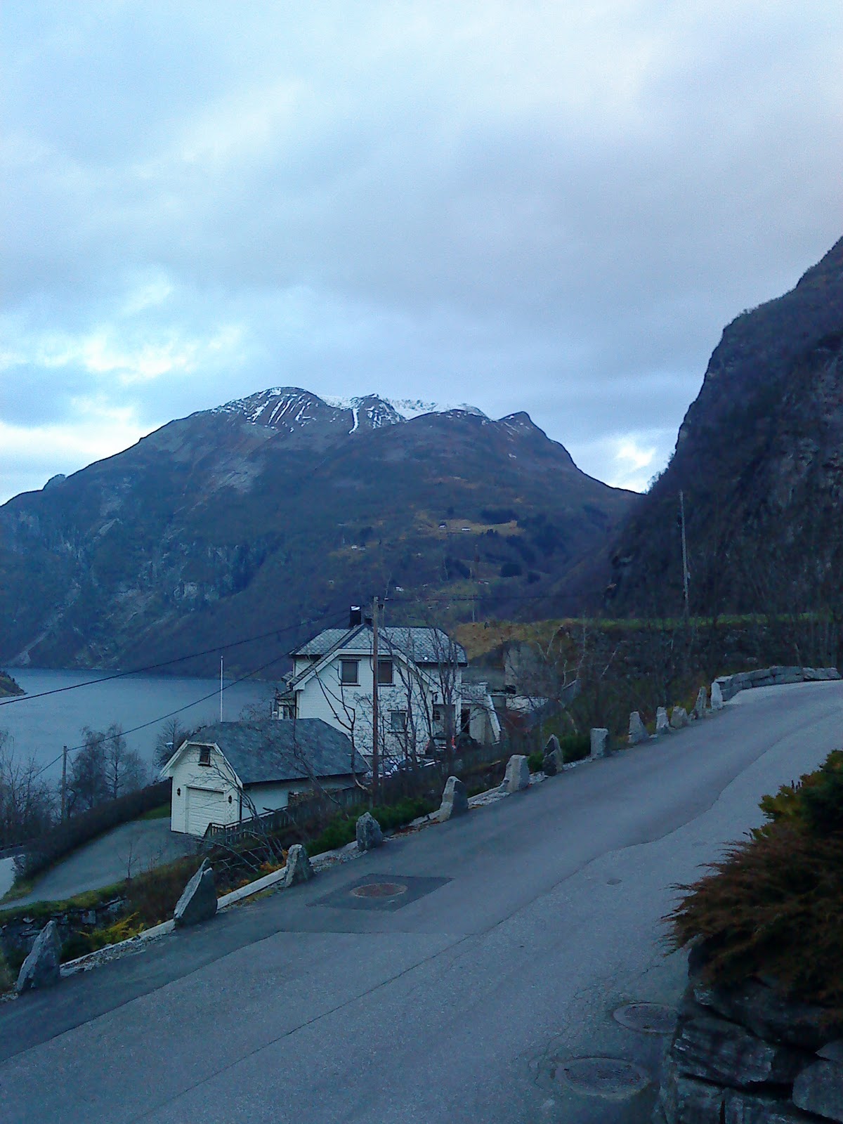 REFLEKSJON PÅ LIVSVEGEN: januar 2012