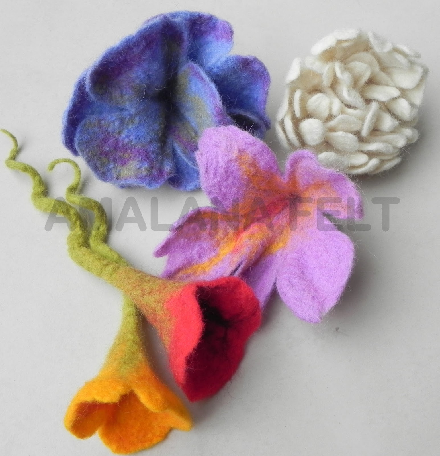 AMALANA FELT FIELTRO ARTESANAL: TALLER SOBRE BIJOU Y FLORES DE FIELTRO