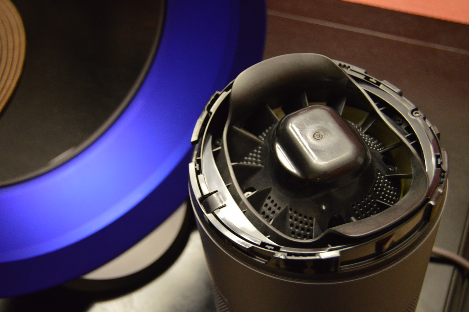 StudioYale: Dyson AM06 Desk Fan Review