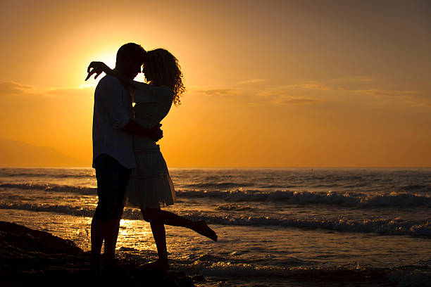 150+ Kumpulan Puisi Cinta Romantis, Sedih, Rindu, Galau Terbaik