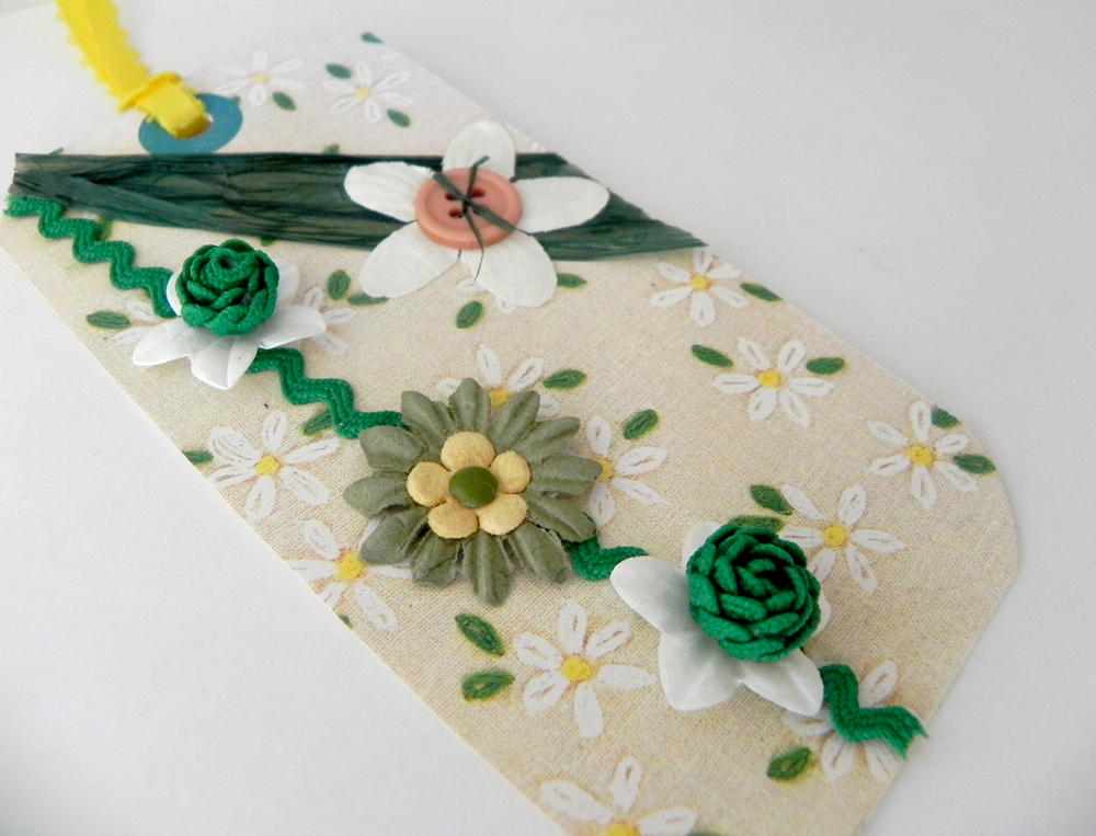 SybillinartNews: Tiny ric rac roses for accessories