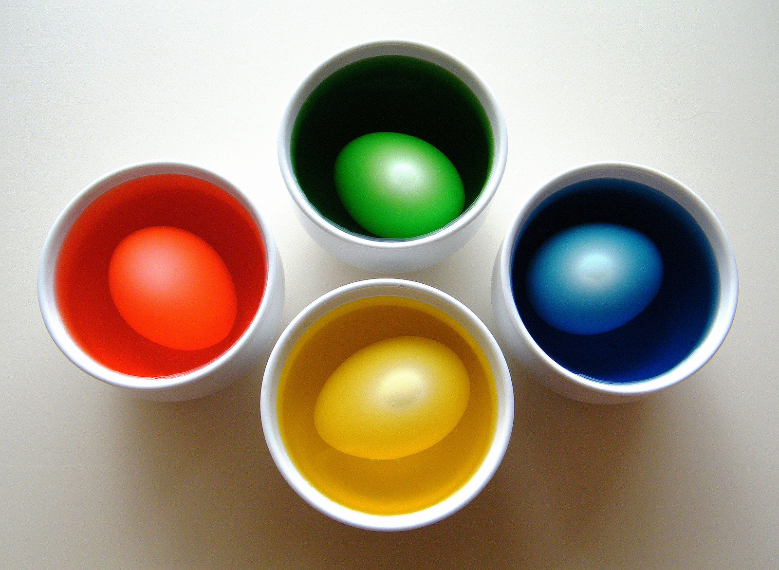 Team EtsyBABY©: The Art of the Colored Egg