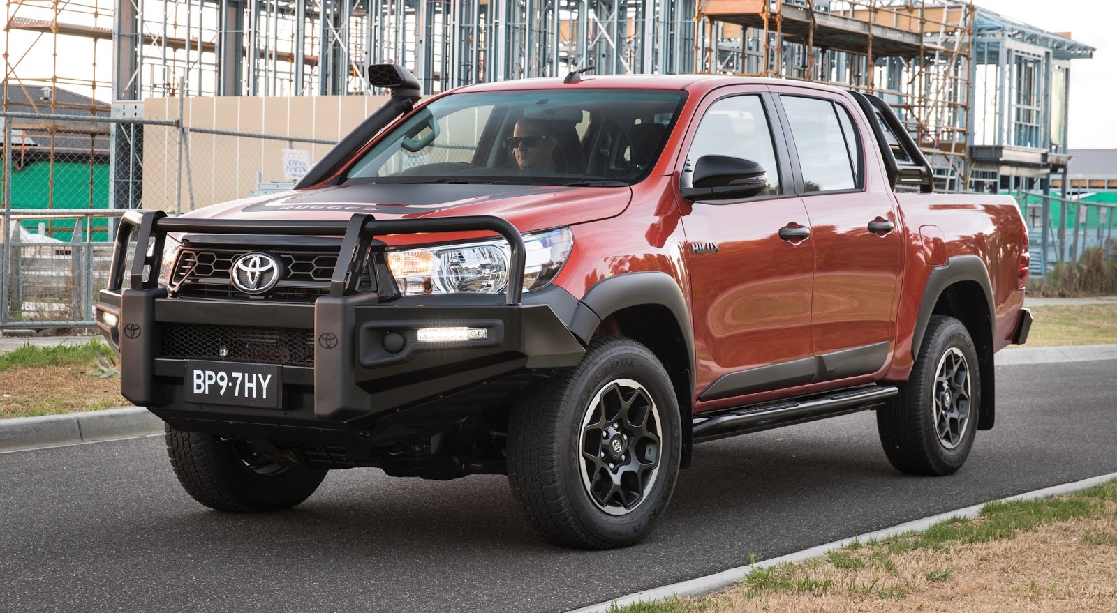 Car News Update: ชม 3 รุ่นย่อยสุดพิเศษ Toyota Hilux Rugged X / Rogue ...