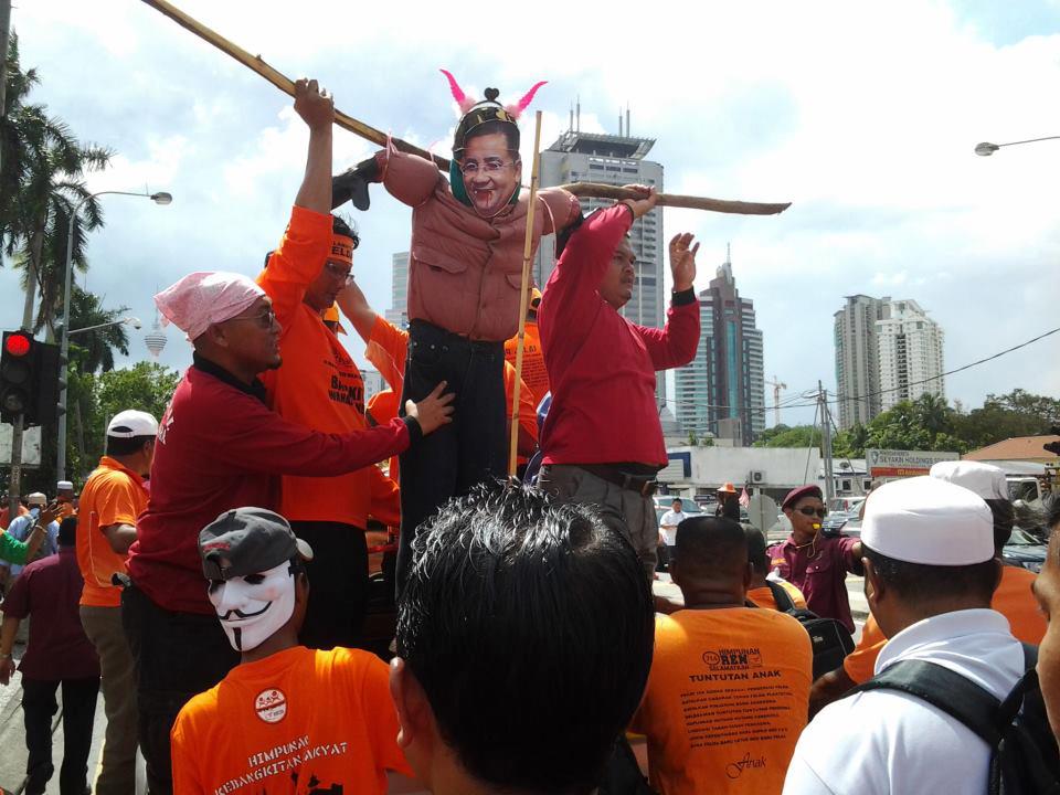 Jejari berbicara...: Jangan Tengok Video Ini!!! Tangan Asing Sedang ...