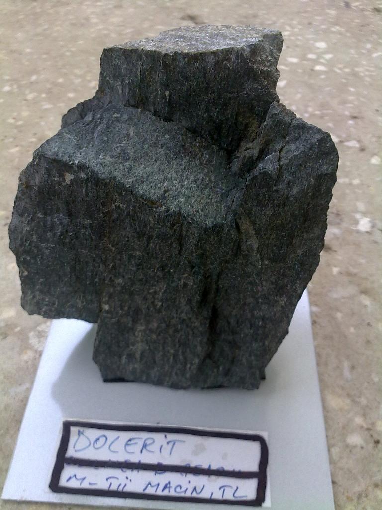 amator de mineralogie: dolerit