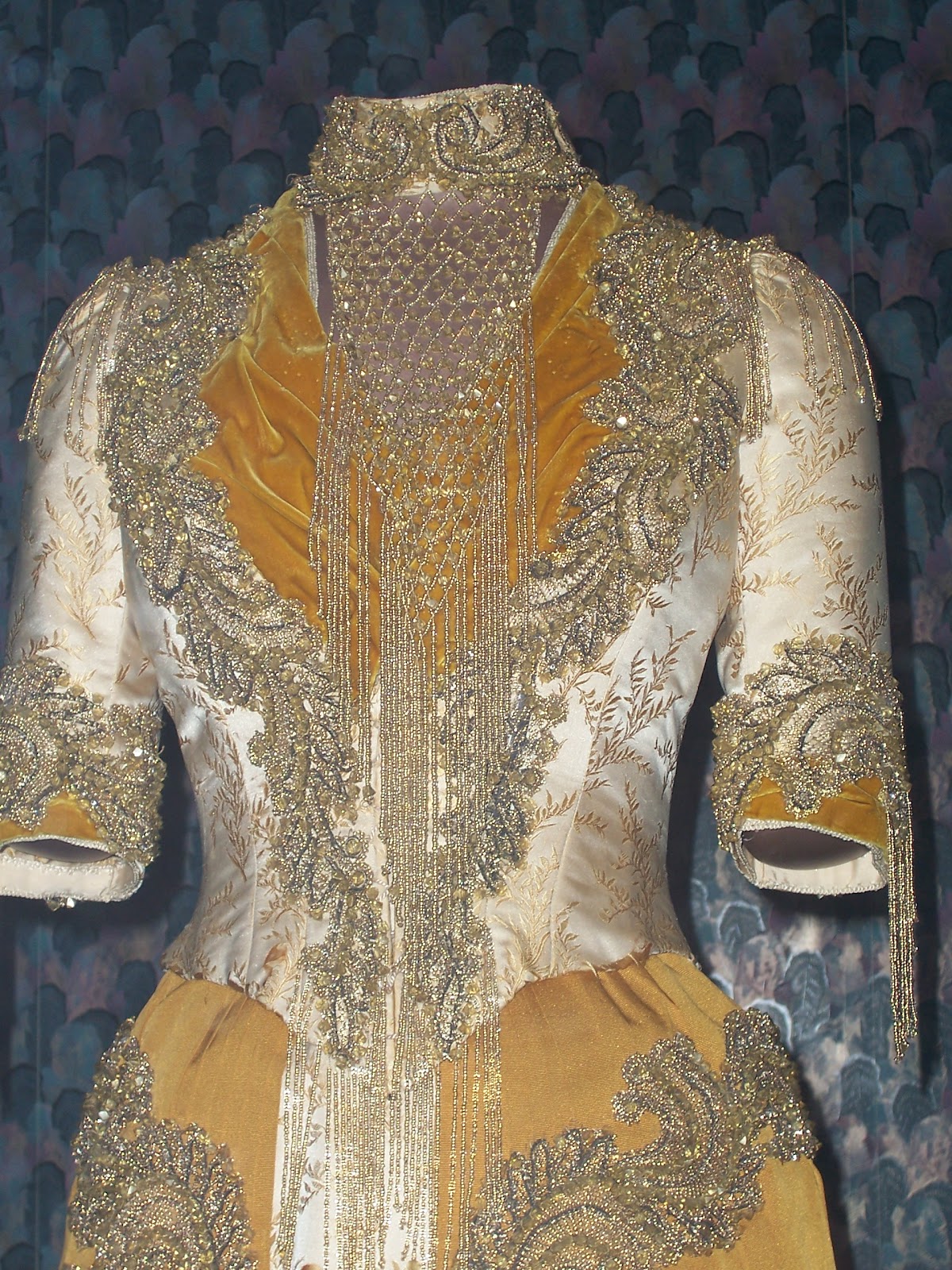 Maggie's Costume Wardrobe: First Ladies gowns and lots of jewels