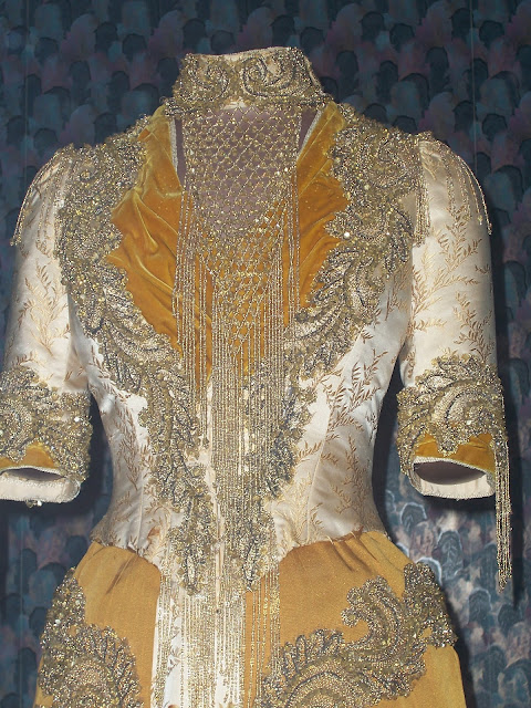 Maggie's Costume Wardrobe: First Ladies gowns and lots of jewels