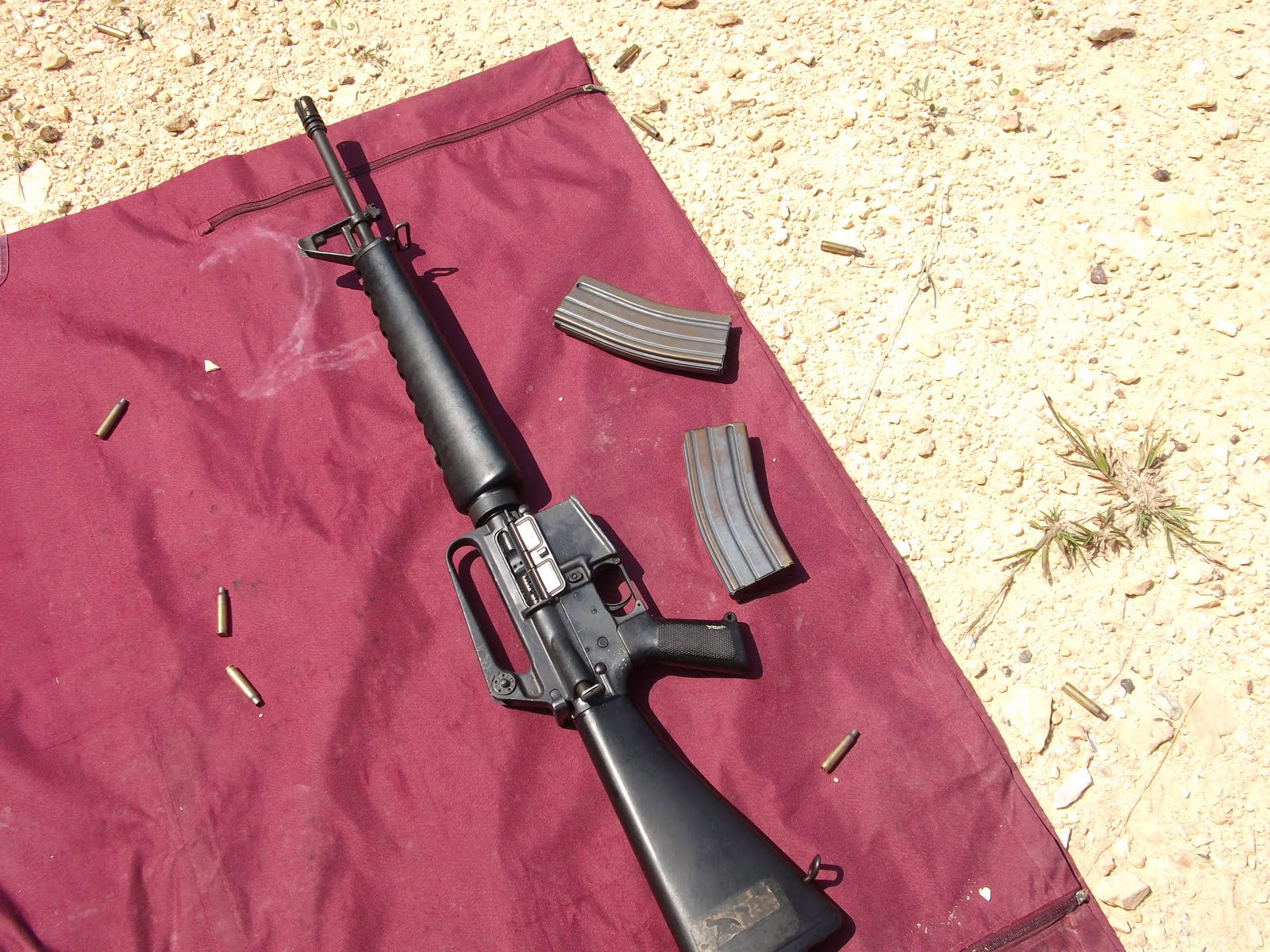 Selamat Datang Ke Blog BAKRI BATU 6: Latihan Menembak Senjata Api Colt M16