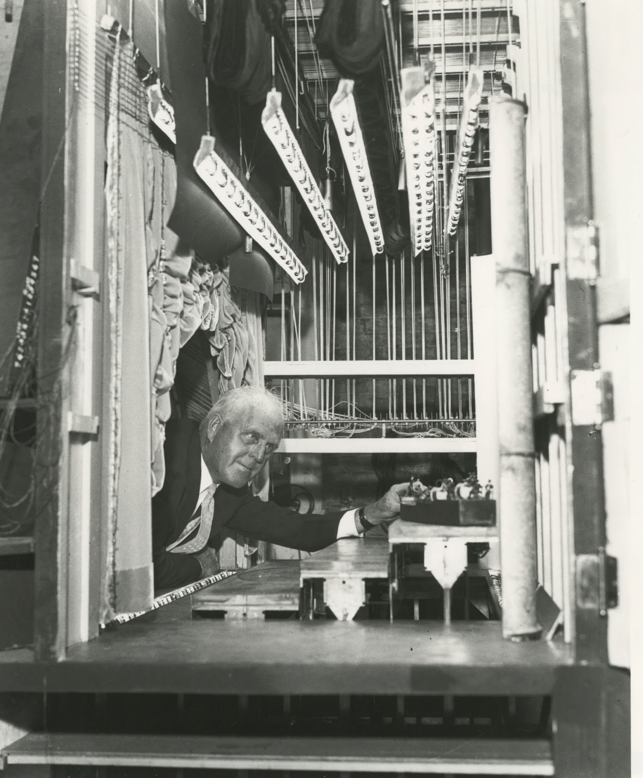 PETER CLARK SPEC RADIO CITY 1932