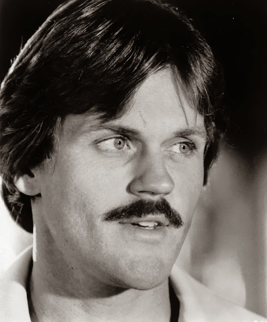 hombres con bigote: JOHN BECK