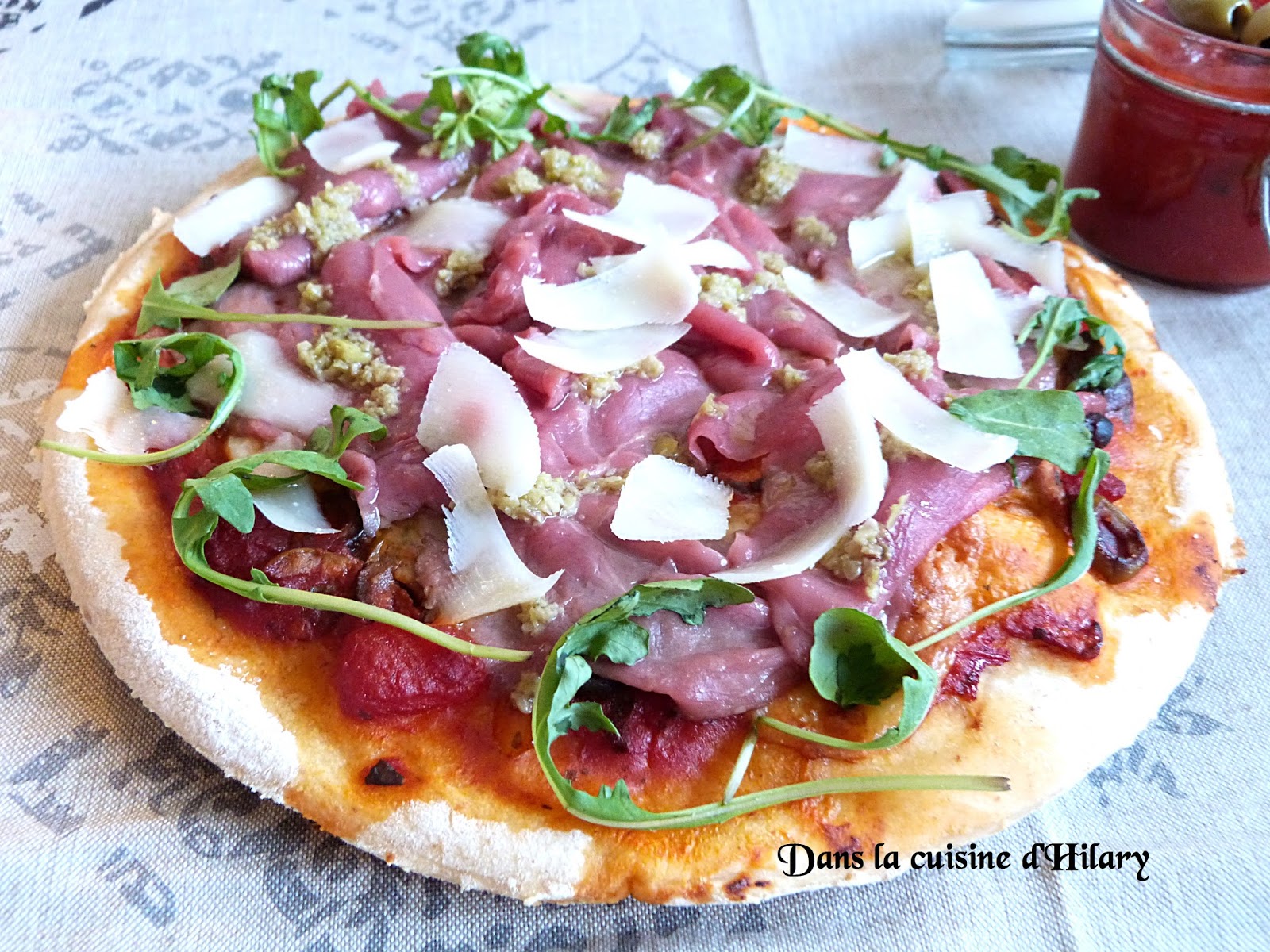 Dans la cuisine d'Hilary: Pizza au carpaccio de boeuf et olives vertes ...