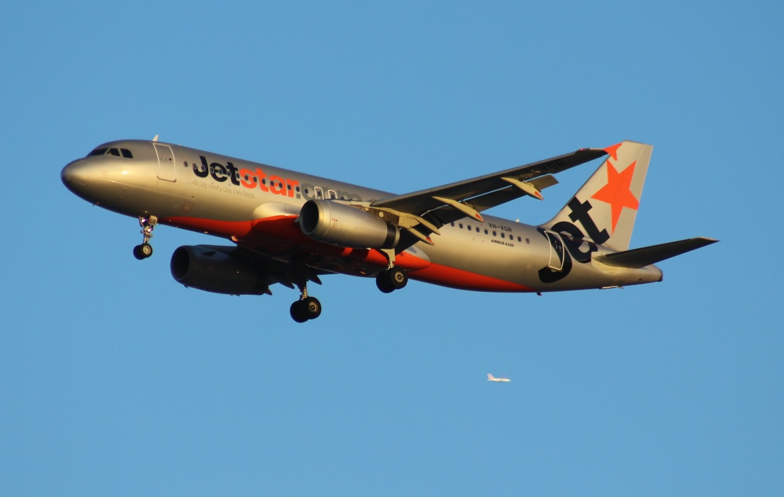 B M B Photography: Qantas 767... A rare sight in Brisbane