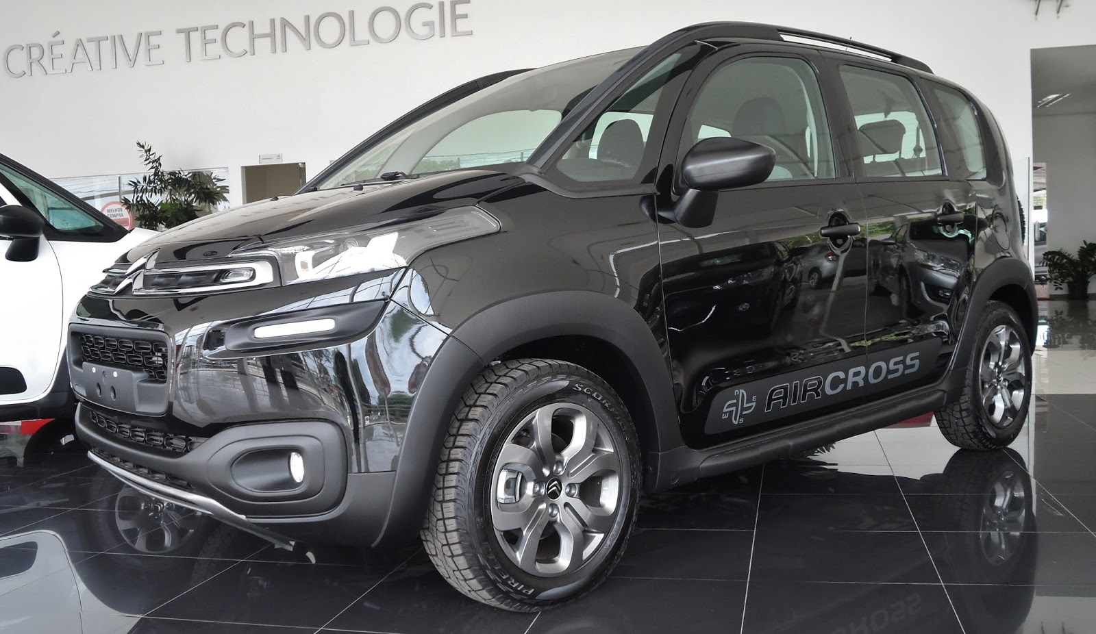 Citroën Aircross 2016: detalhes das versões Live e Feel