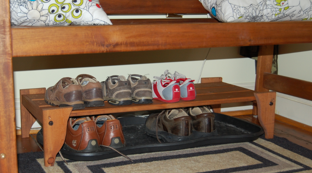 Upcycle Us: Upcycling an old Ikea gorm (shelf) into a shoe rack