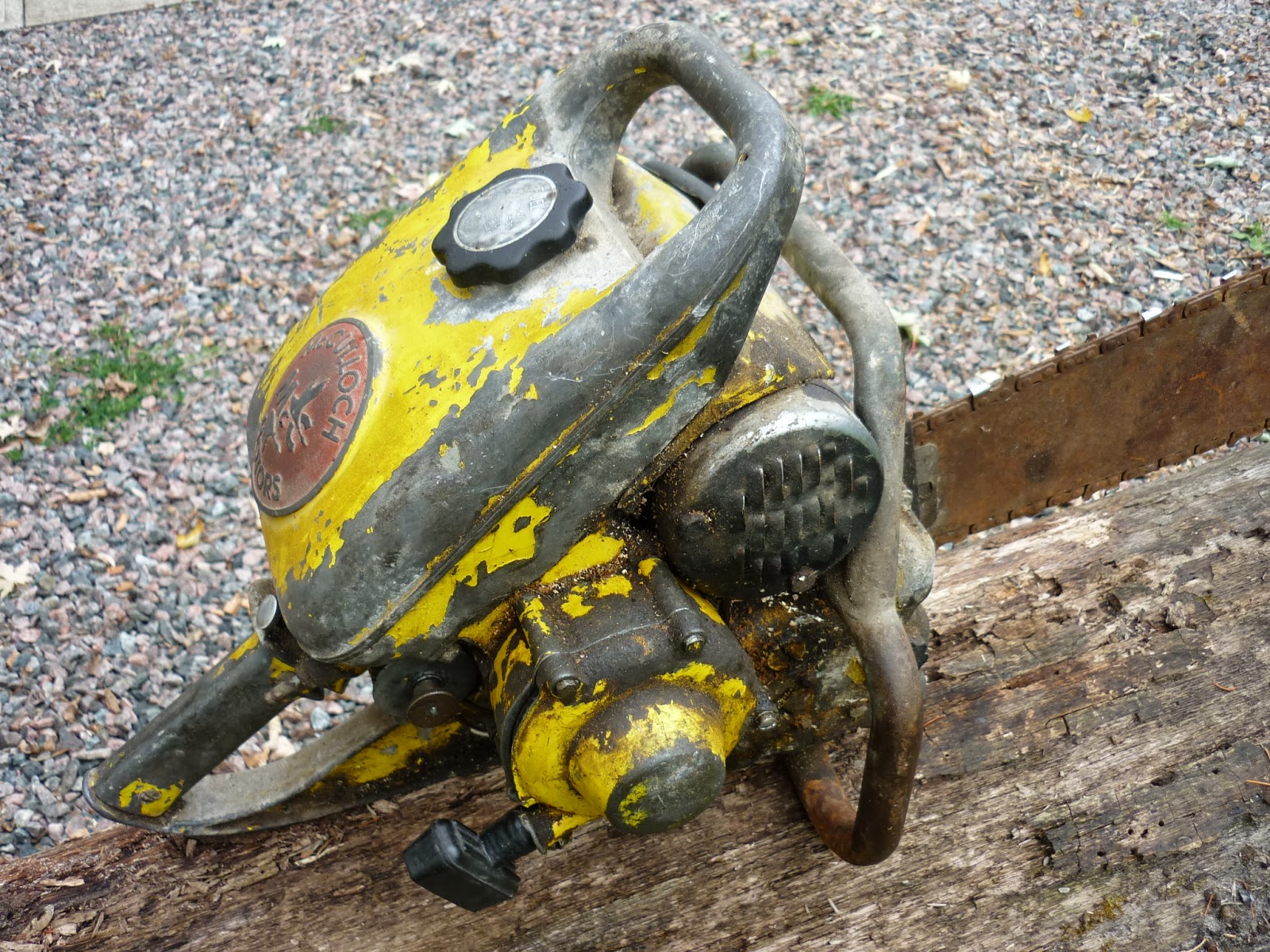 VINTAGE CHAINSAW COLLECTION: MCCULLOCH model 47.