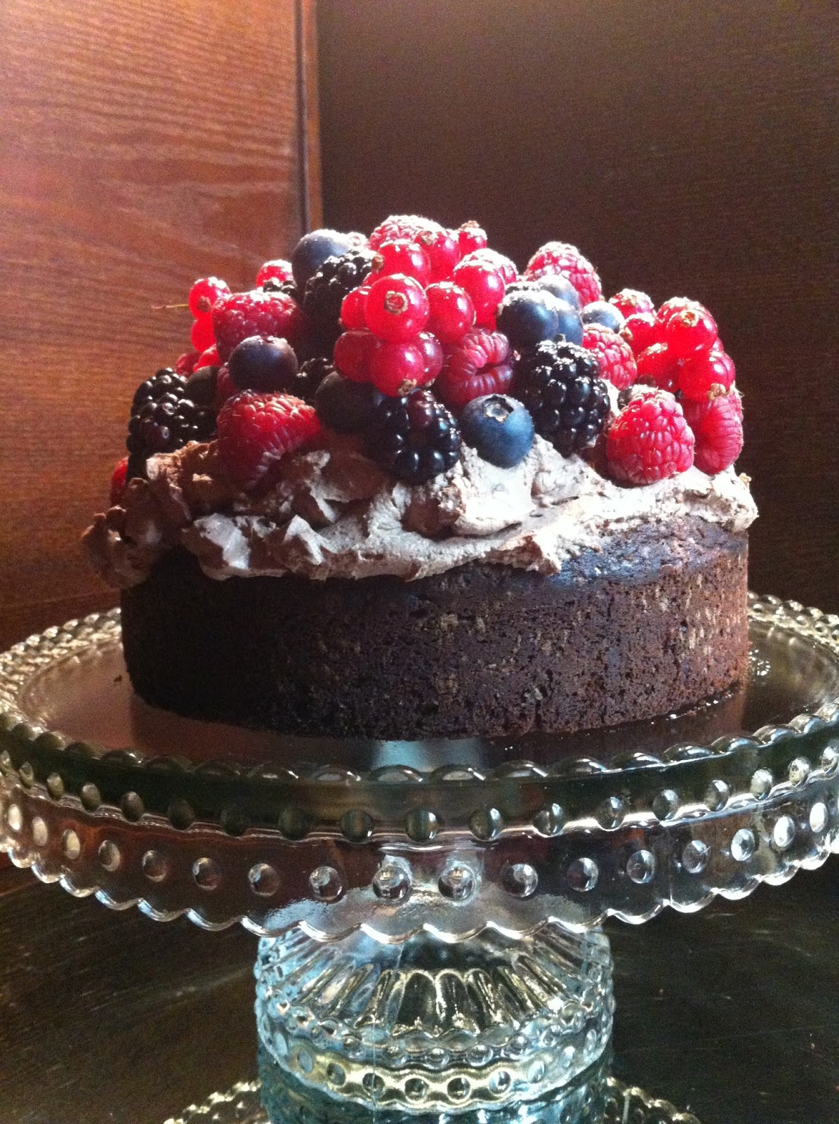 SWEETS TO THE TEA TIME: PASTEL DE CHOCOLATE Y FRUTOS ROJOS
