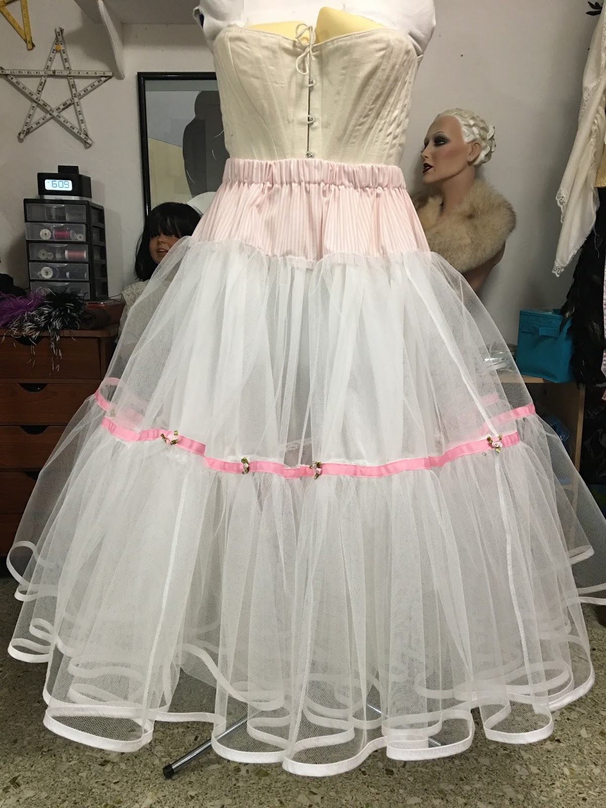 Sew Modern Sew Historical: Simplicity 3737 Crinoline for my 1950s dress