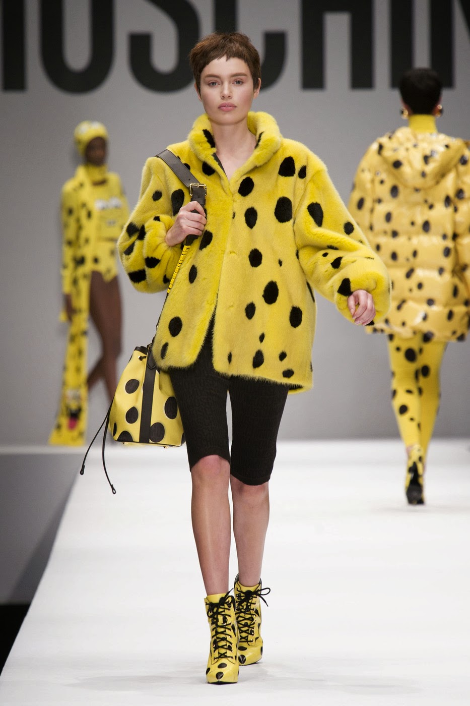 Fashion Show: Moschino Fall/Winter 2014/15 | 2