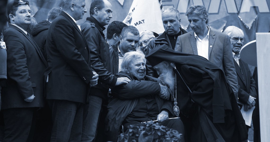 Ιδιωτική Οδός: Ο ΓΛΥΦΑΔΑΣ ΠΑΥΛΟΣ ΦΙΛΗΣΕ ΤΟ ΧΕΡΙ ΤΟΥ ΜΙΚΗ ΘΕΟΔΩΡΑΚΗ