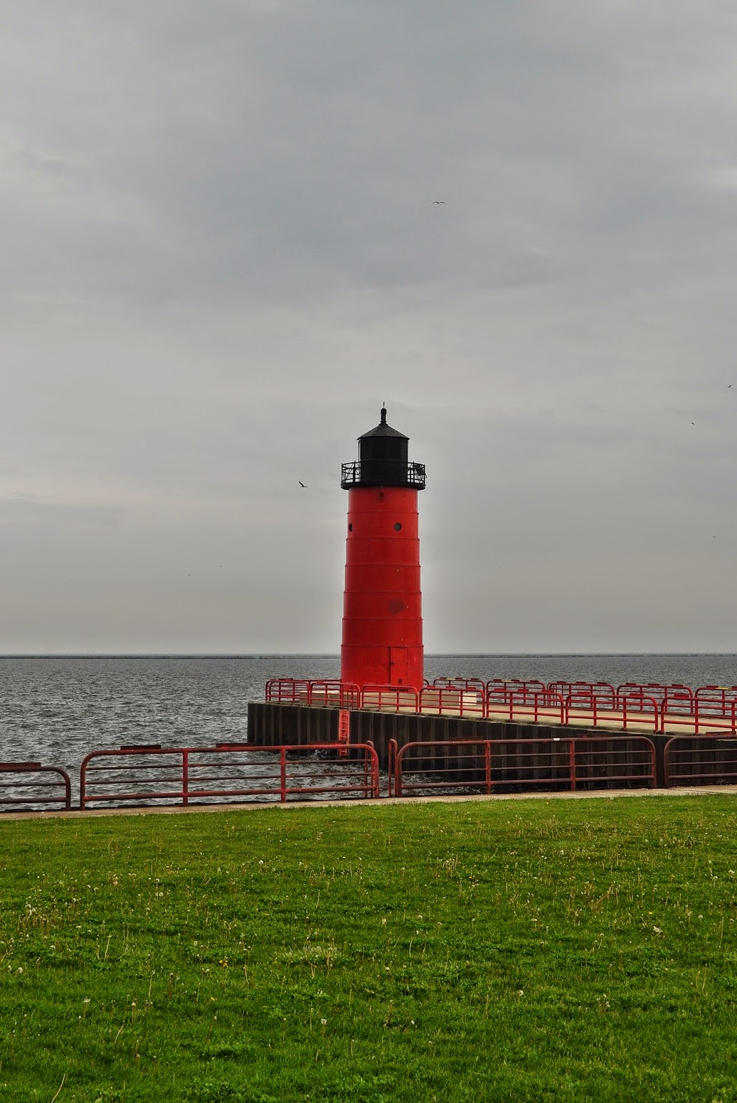 WC-LIGHTHOUSES: MILWAUKEE PIERHEAD LIGHTHOUSE-MILWAUKEE, WISCONSIN