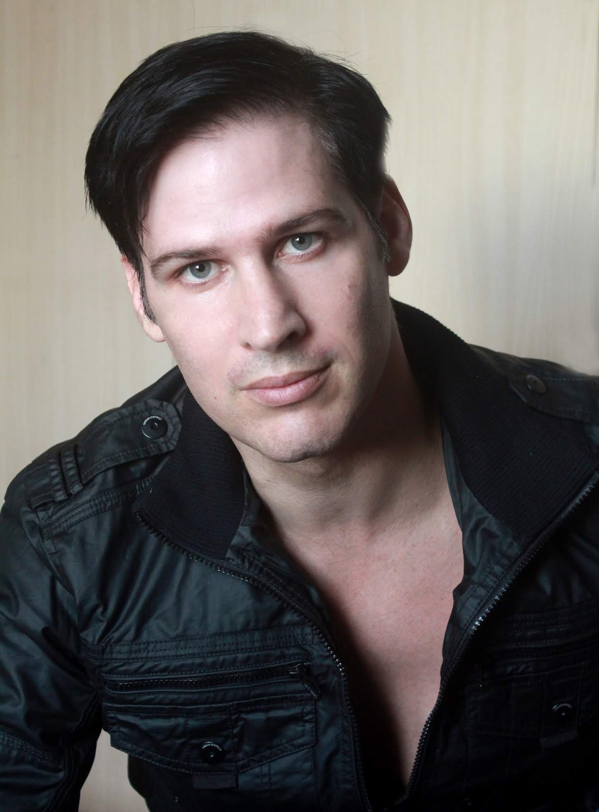 Travis Kraft | What's Up: Travis Kraft portrait