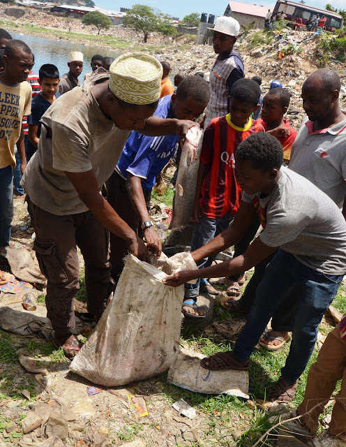 Uvuvi wa Samaki Aina ya Kambare Katika Bwawa la Mwanakwerekwe Zanzibar ...