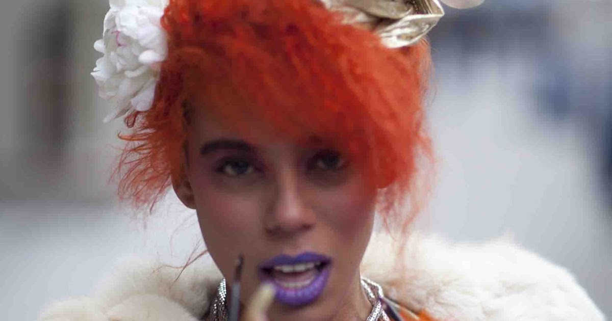 Street Gazing: Street Gazing... Monday Smiles, Azizi Umi NYFW F/W16.