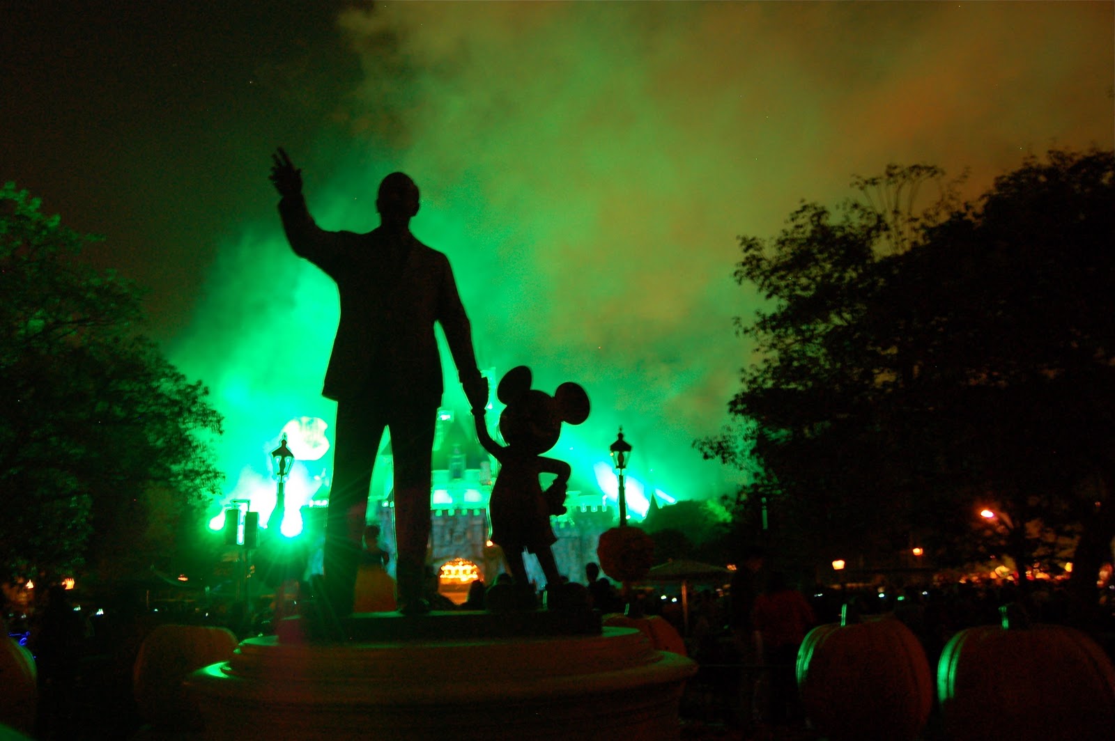 Disney Sisters: Halloween Screams Fireworks Spectacular at Disneyland