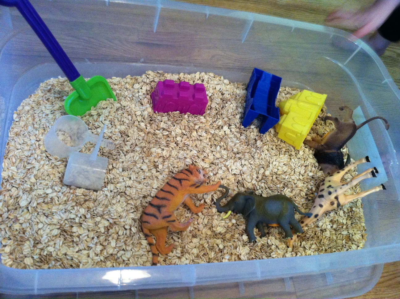 Little Olsen: Cute Words & Oatmeal Sensory Box