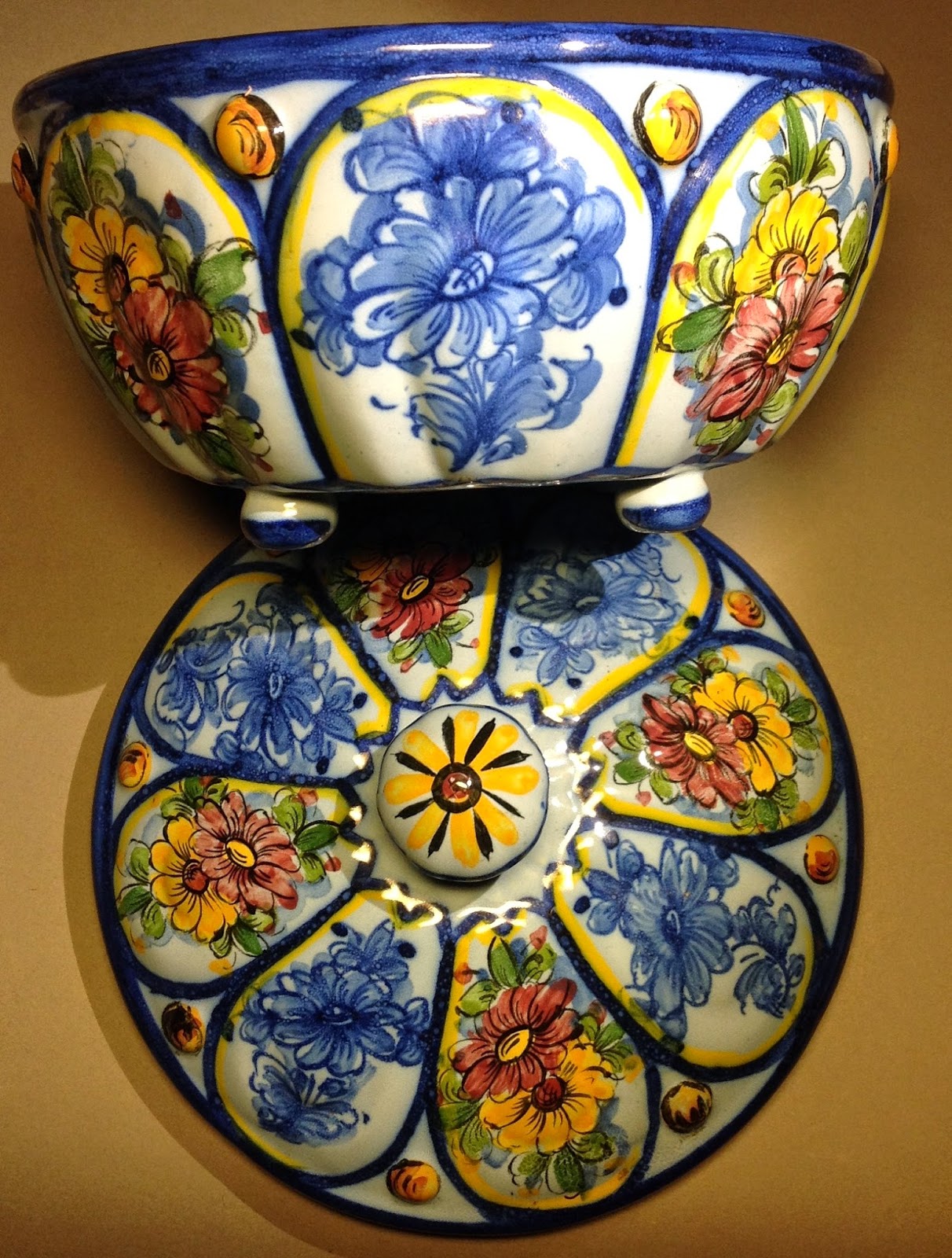 Velhariastralhasetraquitanas: Bomboneira policromática da Estatuária ...