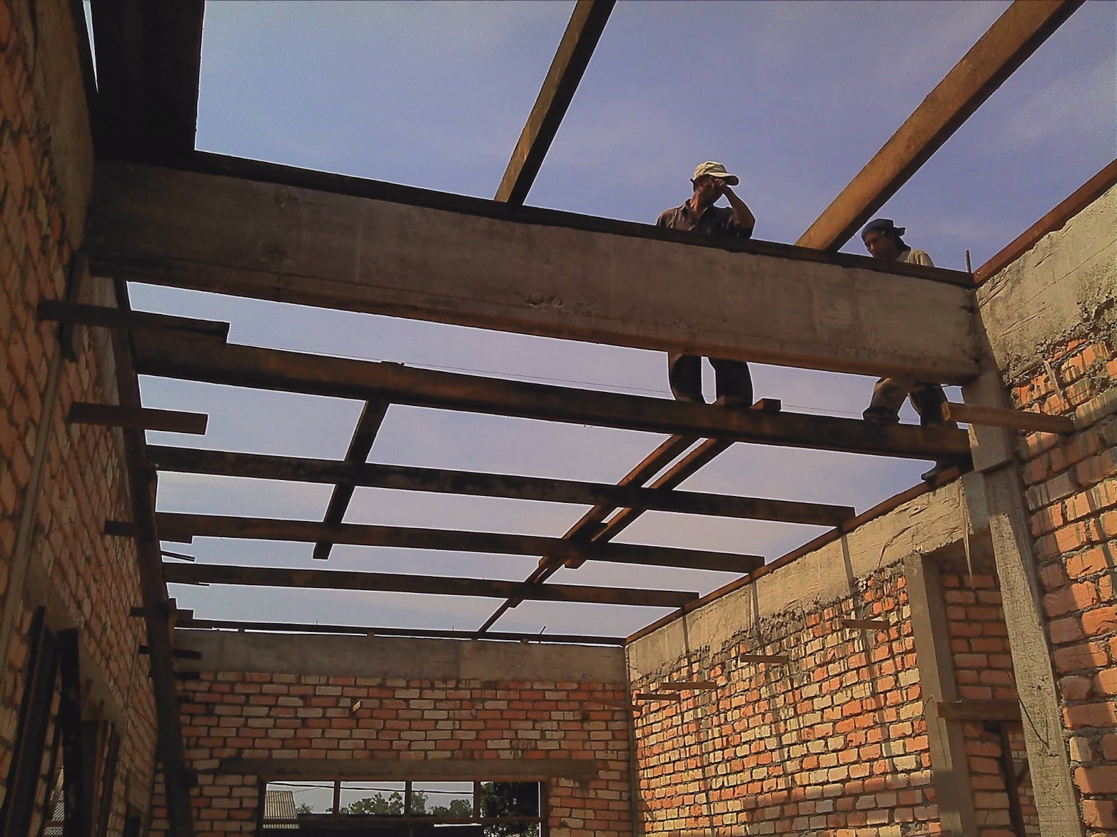 BINA BUNGALOW SENDIRI: LANGKAH 10 DAN 11: MEMASANG KEKUDA KAYU