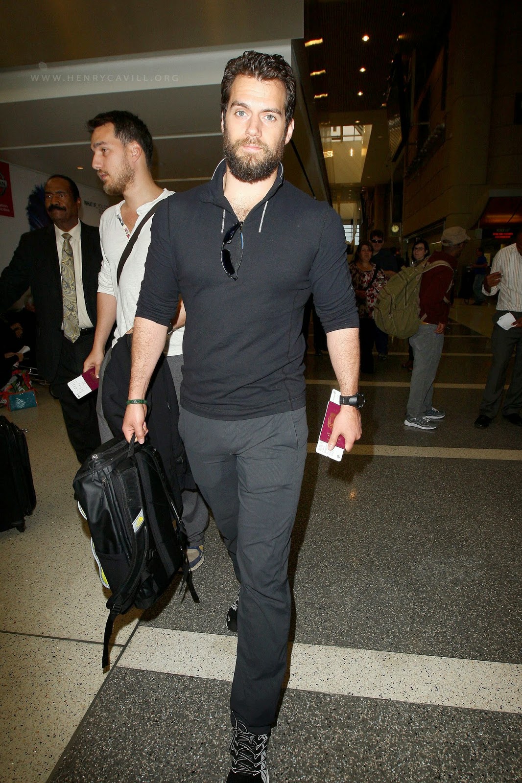 Henry Cavill News: New Pics From Los Angeles: Henry Headed Back To London