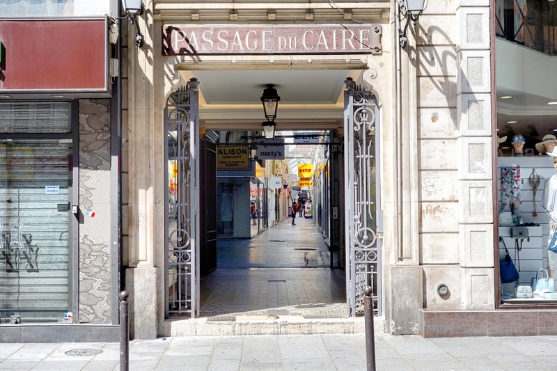 Paris : Passage du Caire, de l'imprimerie à la confection, destinée ...