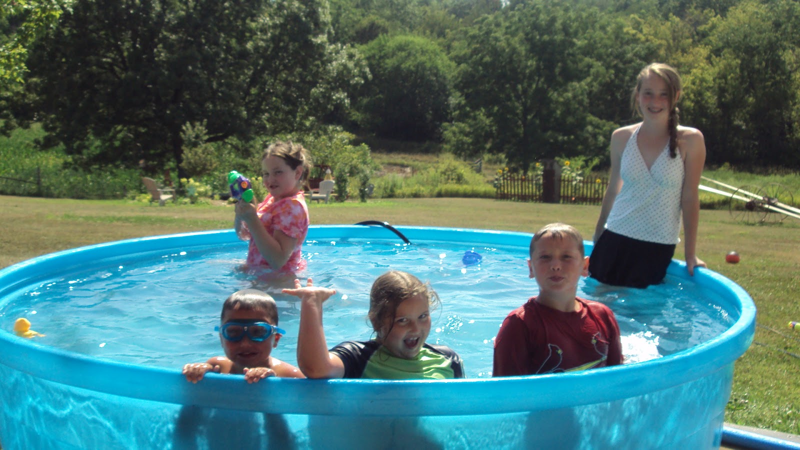 Apple Blossoms: How the kids are keeping cool