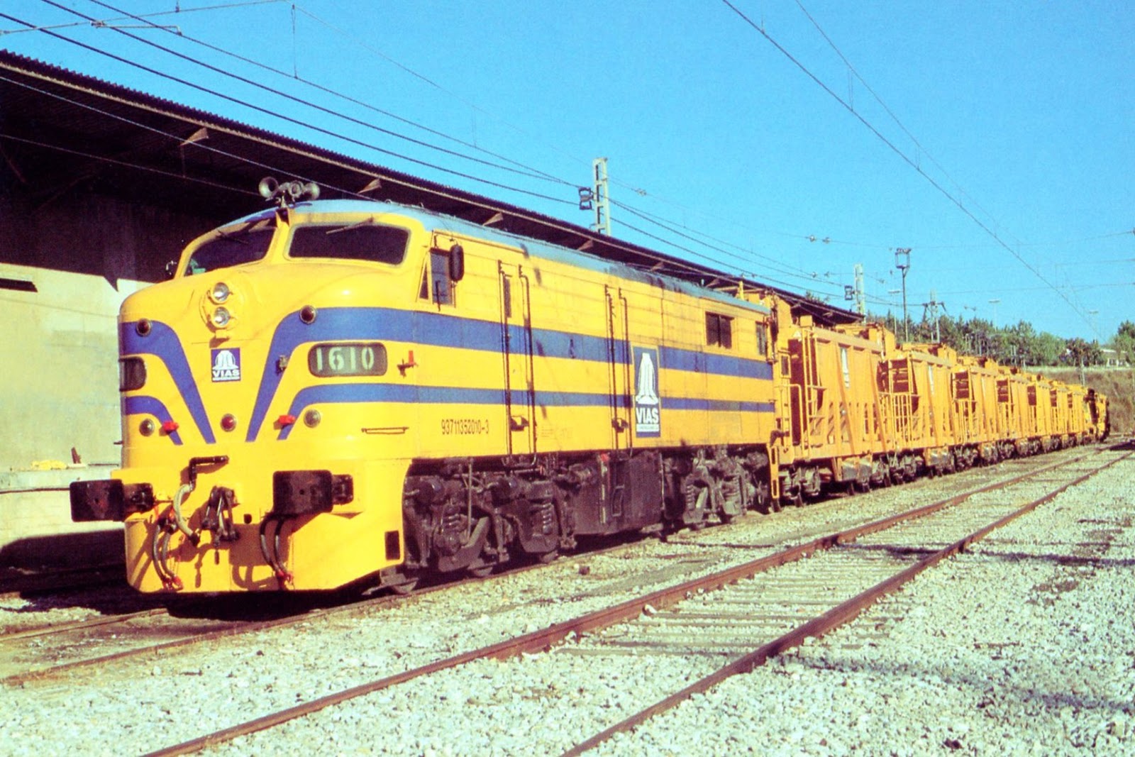 Rails sense fronteres: Locomotores Dièsel-elèctriques, serie 316 de Renfe.