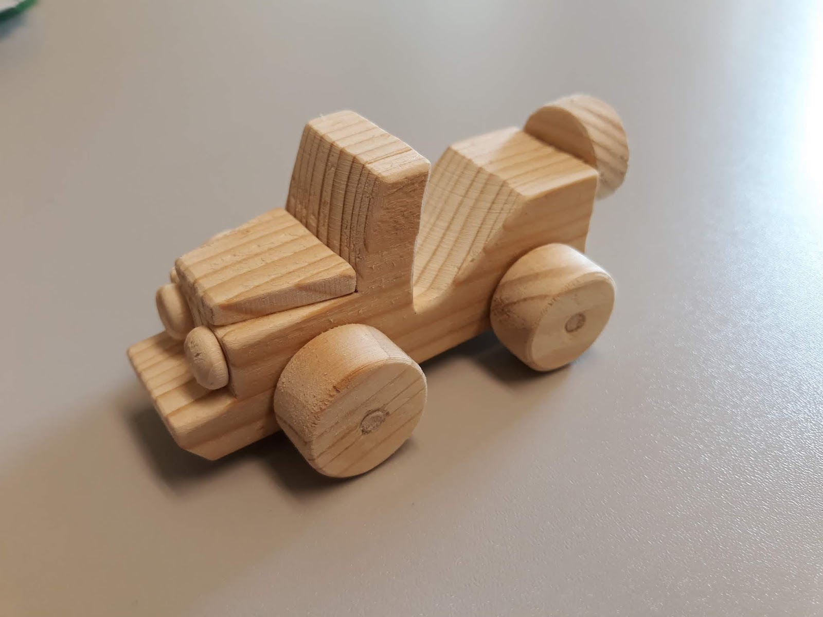 Kreatív dísztárgyak: Fajátékok-autók