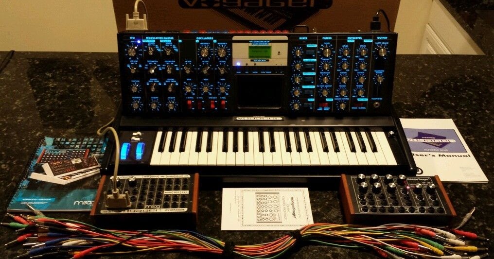 MATRIXSYNTH: Modular MOOG Electric Blue Voyager SN EB0832 with CP-251 ...